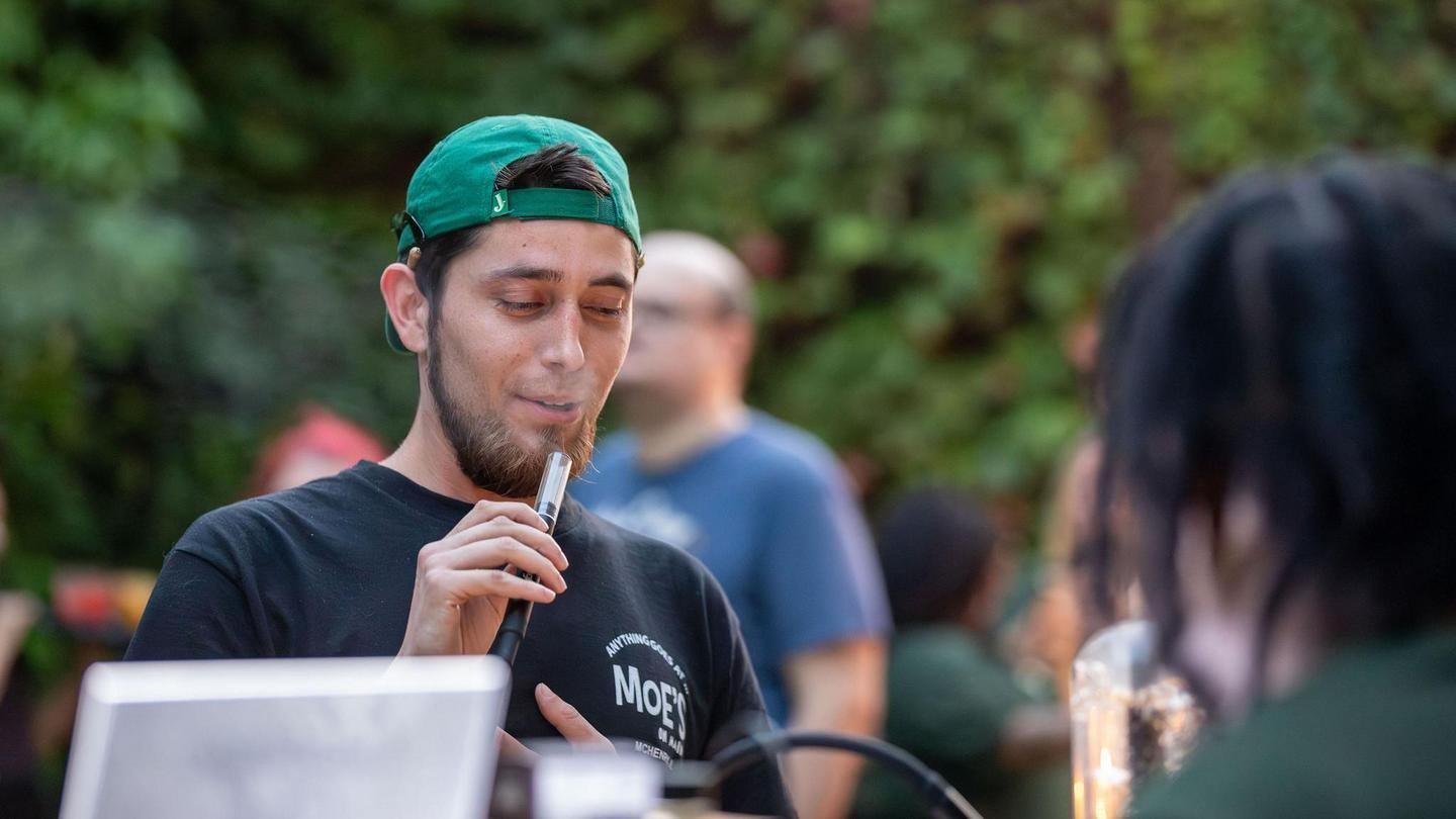 7 Cannabis Strains That Can Help Manage Social Anxiety | MÜV